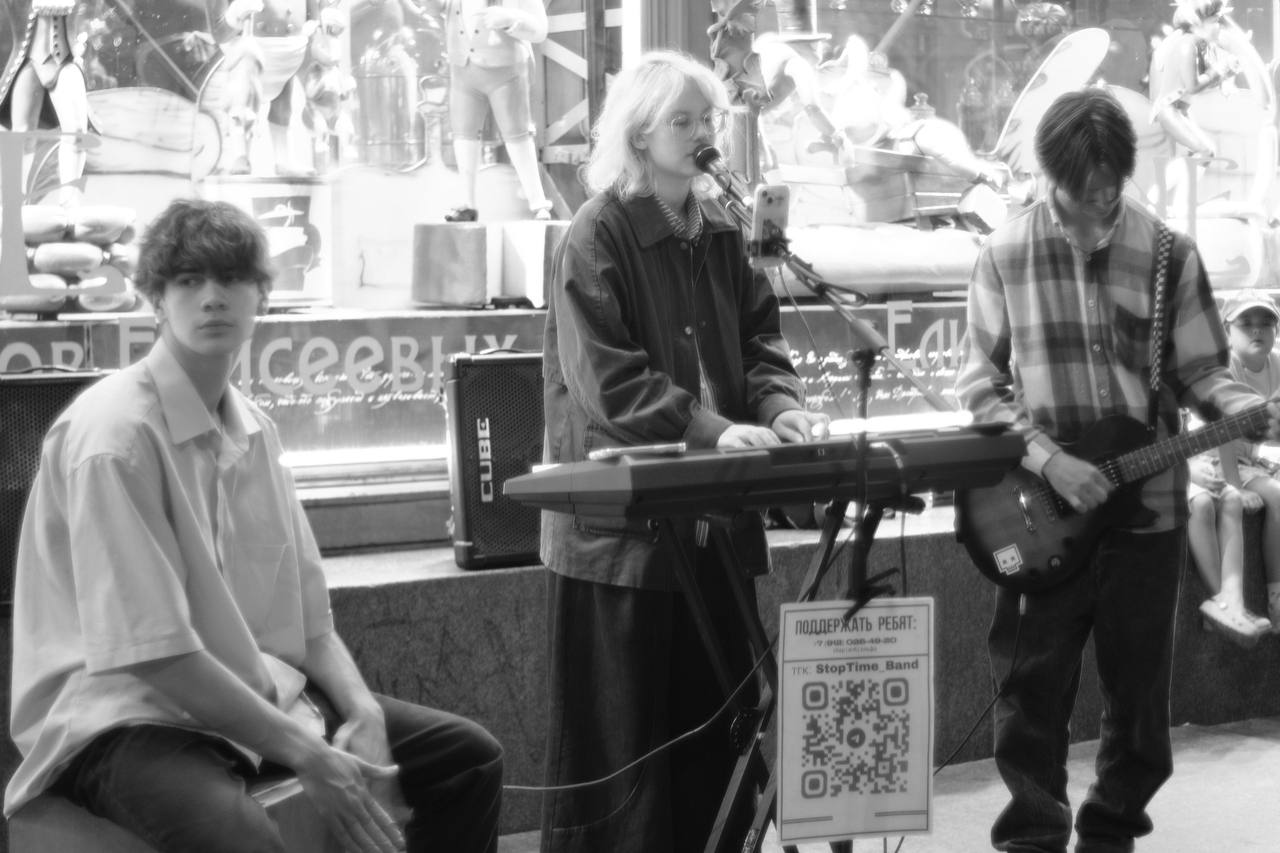 18 year-old Russian singer detained by St. Petersburg police for ...