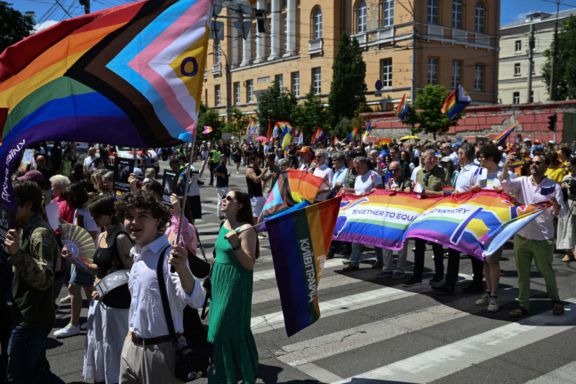 Thousands gather for Kyiv's largest Pride march since start of full ...