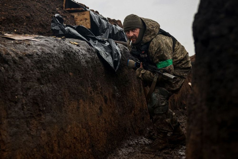 Flanks around Bakhmut hold as brutal urban fighting continues for city ...