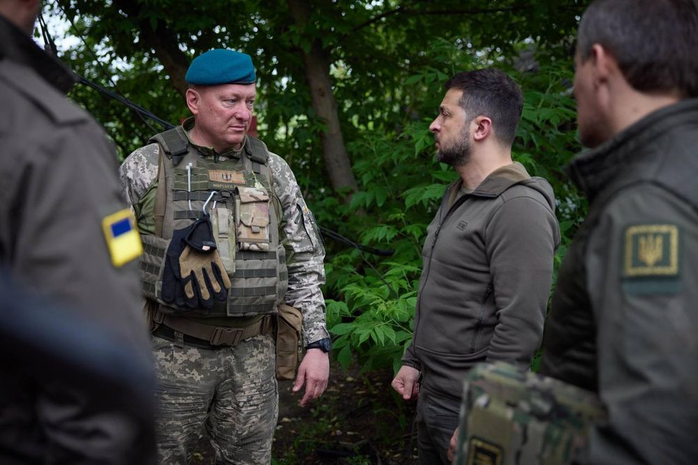 Zelensky visits troops at front line (PHOTOS)